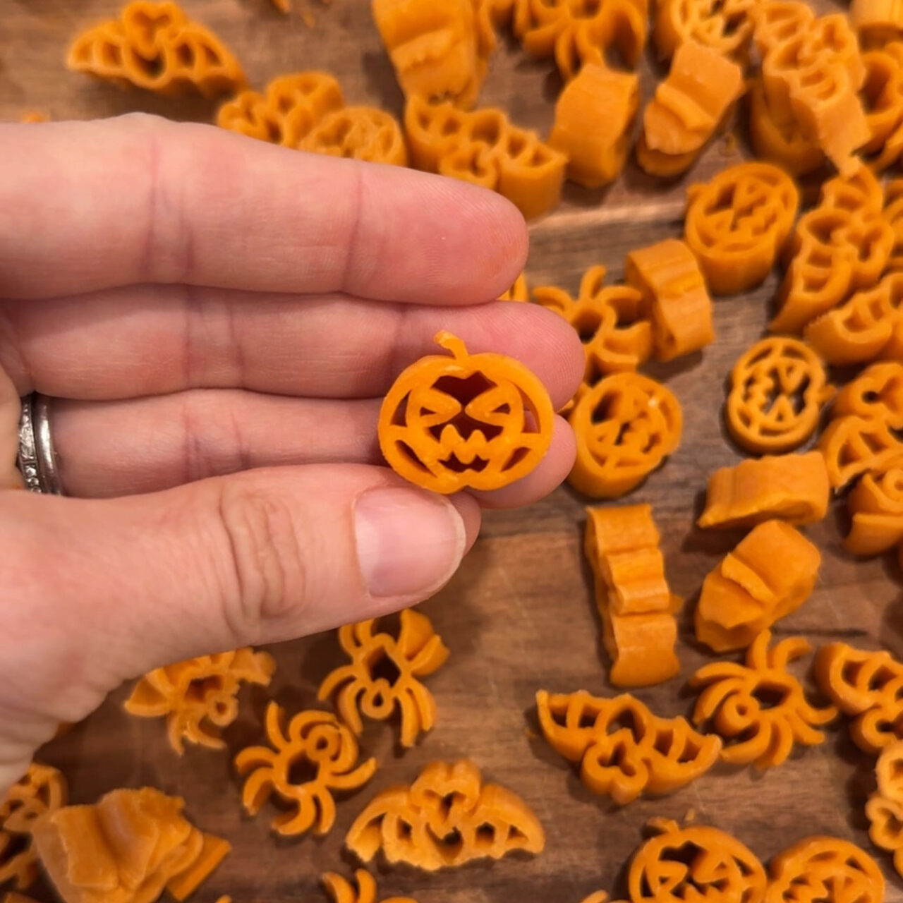 How to Use the Philips Pasta Maker 7000 & Make Custom Shapes - 7 Days ...