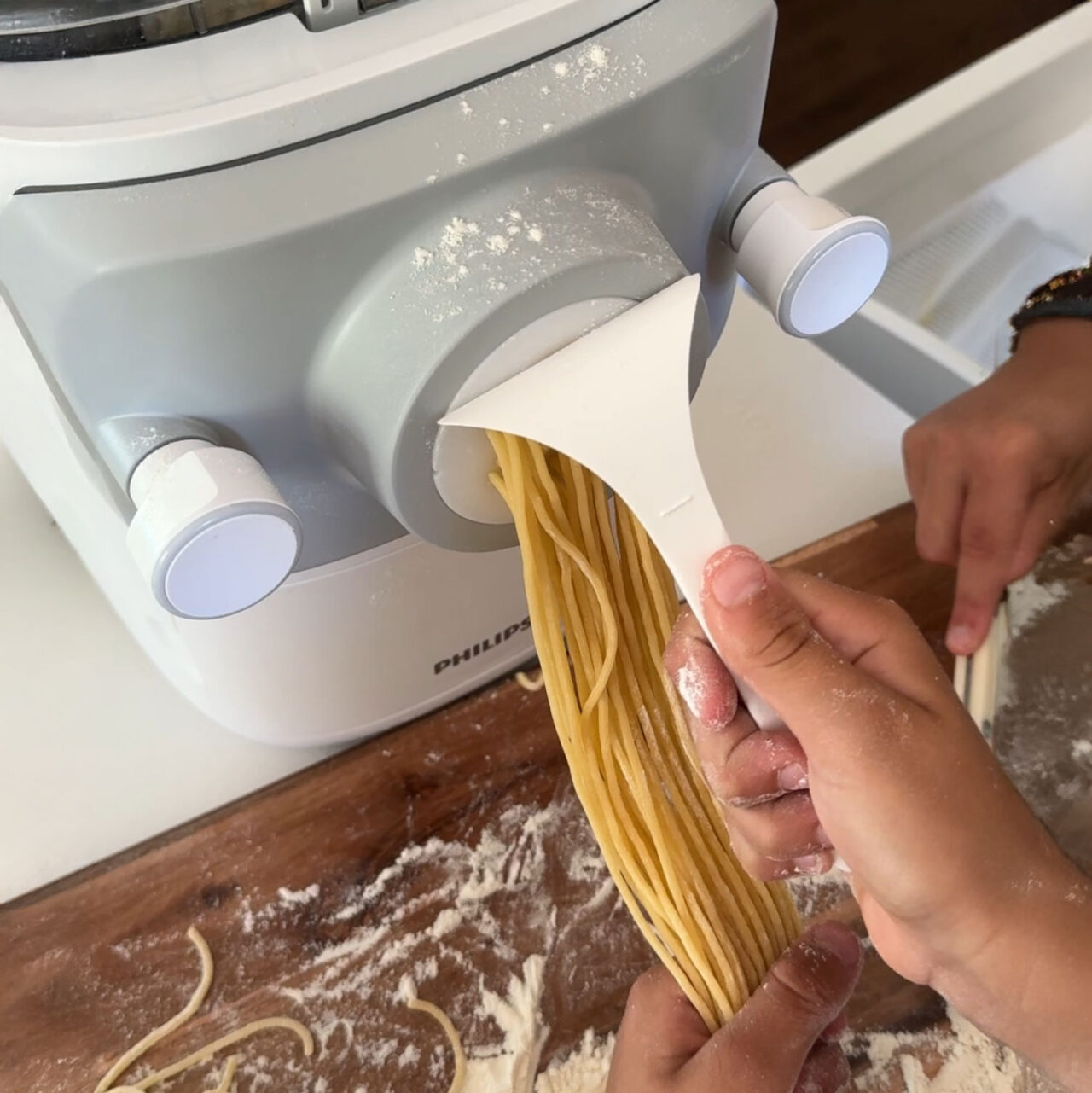 How to Use the Philips Pasta Maker 7000 & Make Custom Shapes - 7 Days ...