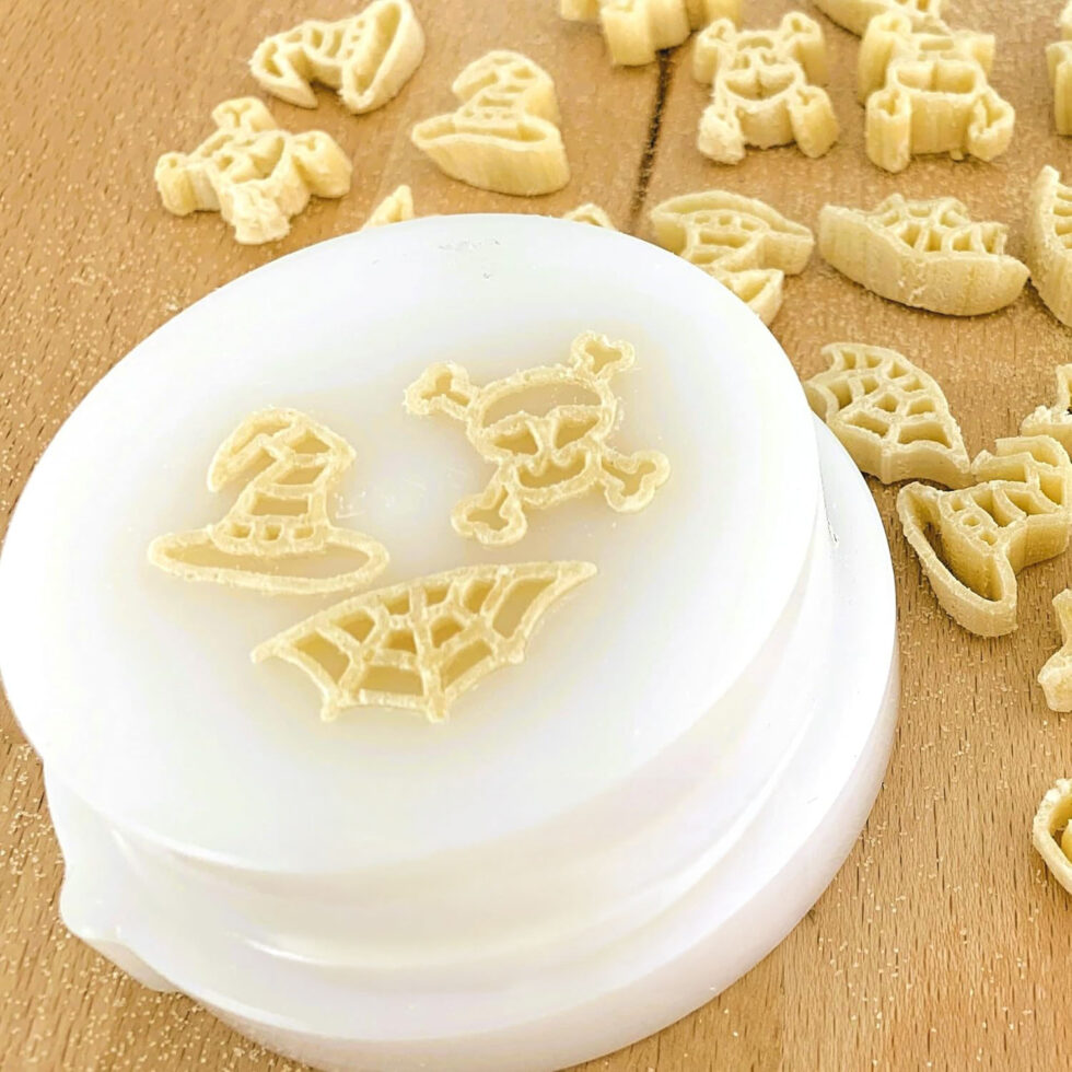 How to Use the Philips Pasta Maker 7000 & Make Custom Shapes - 7 Days ...
